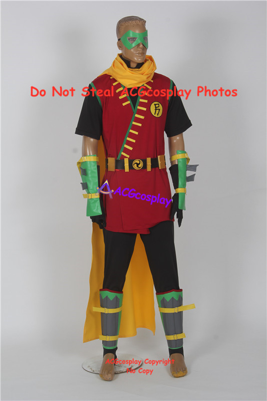 Young Justice Robin Cosplay